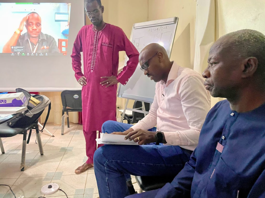 Le représentant de l'UIT à la session de formation des formateurs sur le codage - ONG Concept